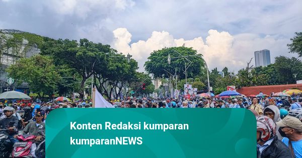 Massa Pendukung Prabowo-Gibran Mulai Tinggalkan GBK | kumparan.com